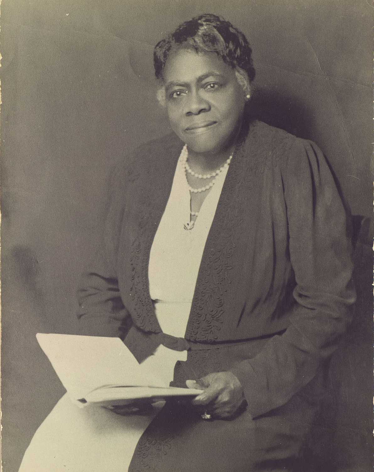 Mary McLeod Bethune Sculpture | National Museum of African American ...
